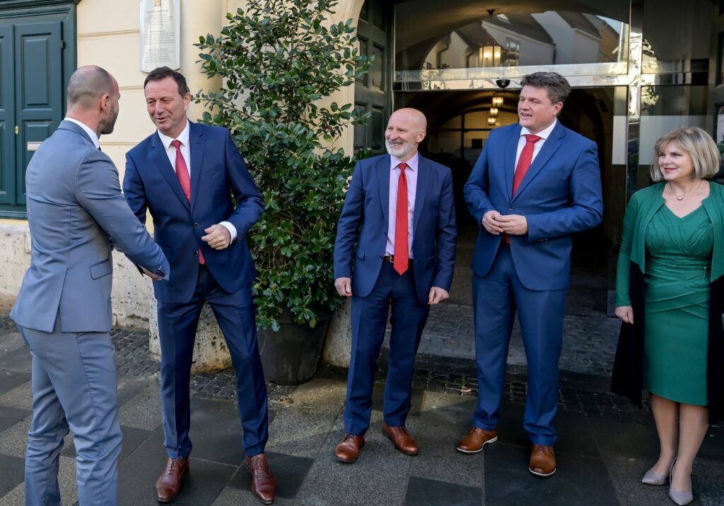 DAN "D" ZA VARAŽDIN Bosilj i Balen potpisali ugovor o balama – Kodeks ...