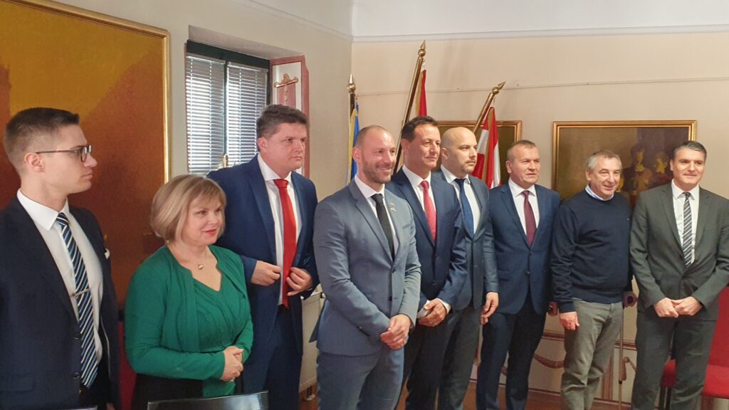 DAN "D" ZA VARAŽDIN Bosilj i Balen potpisali ugovor o balama – Kodeks ...