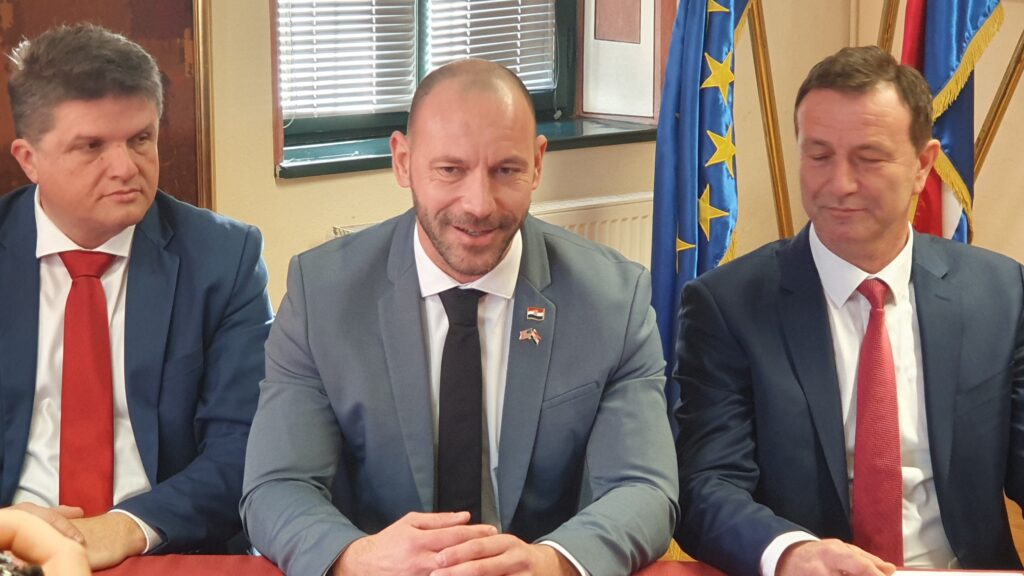 DAN "D" ZA VARAŽDIN Bosilj i Balen potpisali ugovor o balama – Kodeks ...