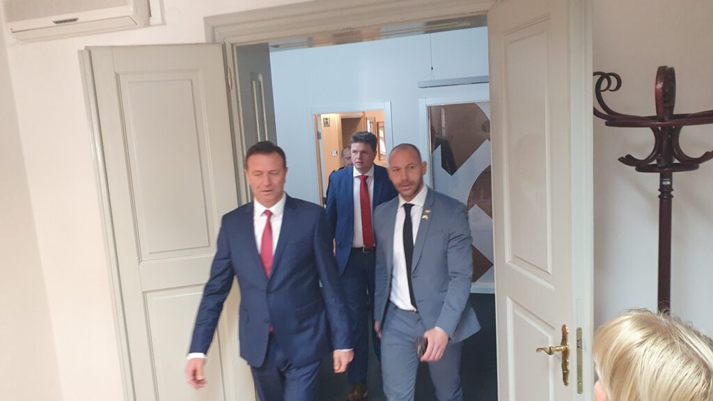 DAN "D" ZA VARAŽDIN Bosilj i Balen potpisali ugovor o balama – Kodeks ...